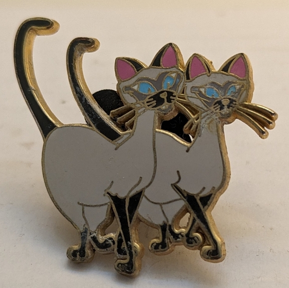 Disney | Jewelry | Disney Si Am Siamese Twin Cats From Lady Tramp Pin ...